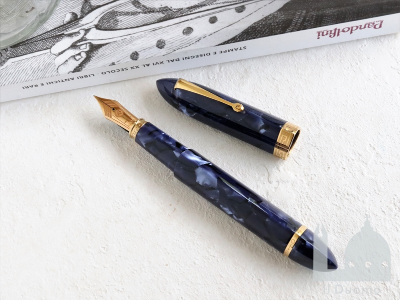 アルマンドシモーニクラブ 限定生産品 トリアンゴロ ブルー・ラ・ロイヤル セルロイド ゴールドトリム 万年筆 ASC Triangolo ...