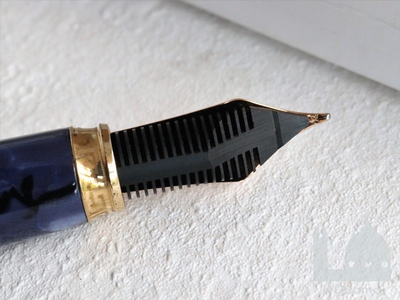 アルマンドシモーニクラブ 限定生産品 トリアンゴロ ブルー・ラ・ロイヤル セルロイド ゴールドトリム 万年筆 ASC Triangolo ...